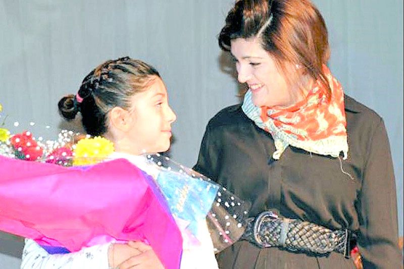 Concejales entregarán una distinción a las Embajadoras, Daniela Roca y ...